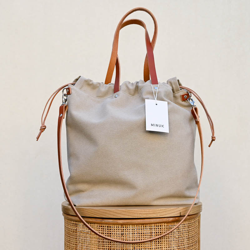 Minuk | Knitted bag - Sand – Sysleriget - Håndfarvet Garn